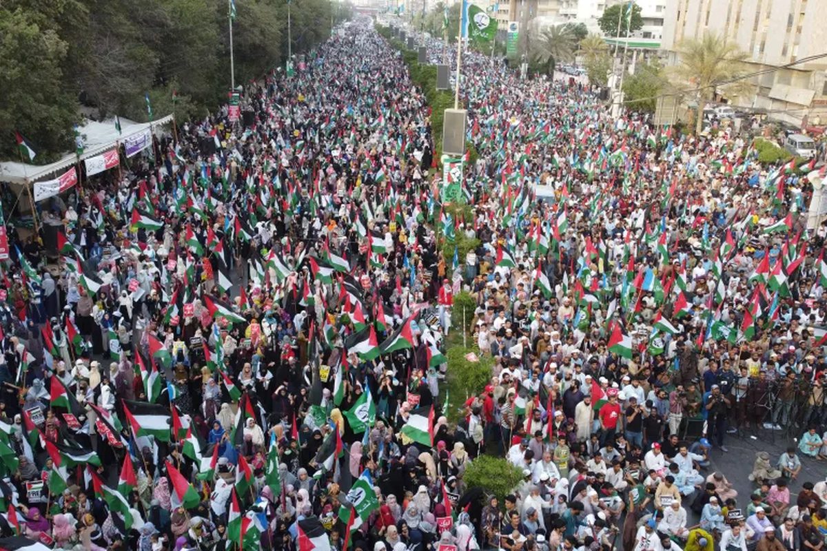 بعد ضغط شعبي.. باكستان تعتبر إسرائيل إرهابية يقودها مجرم حرب